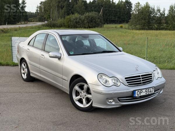 Серый Мерседес Ц 240 2005 в Огре, объемом двигателя 2.60 л и пробегом 145 тыс. км за 3150 €, фото 3 на AUTOMOTO.COM.LV