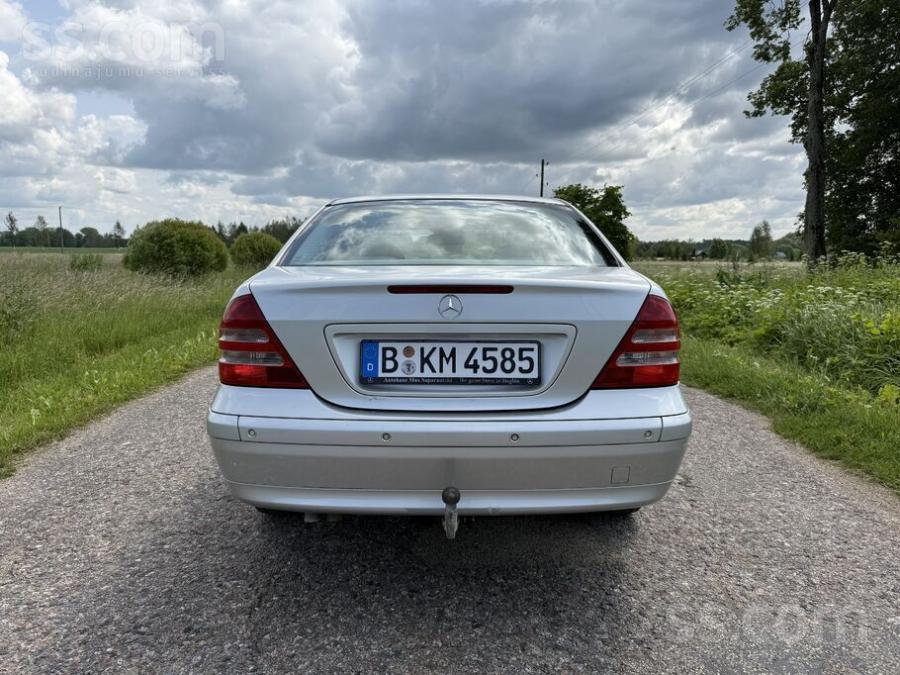 Mercedes-Benz c-240 2000 in Ogre, with an engine capacity of 2.60 L and mileage of 161 thousand km for 750 €, photo 3 on AUTOMOTO.COM.LV