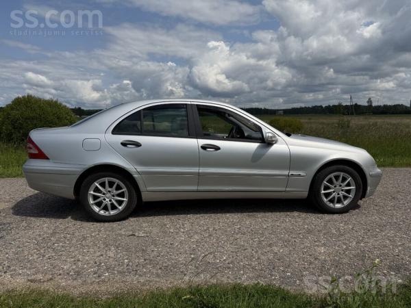 Mercedes-Benz c-240 2000 in Ogre, with an engine capacity of 2.60 L and mileage of 161 thousand km for 750 €, photo 5 on AUTOMOTO.COM.LV