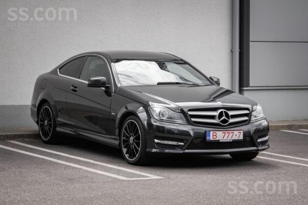 Black Mercedes-Benz C 250 2011 in Riga, with an engine capacity of 2.20 L and mileage of 233 thousand km for 9350 €, photo 4 on AUTOMOTO.COM.LV