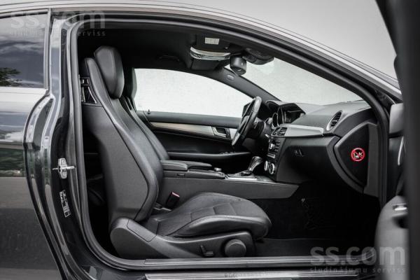 Black Mercedes-Benz C 250 2011 in Riga, with an engine capacity of 2.20 L and mileage of 233 thousand km for 9350 €, photo 11 on AUTOMOTO.COM.LV