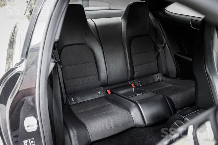 Black Mercedes-Benz C 250 2011 in Riga, with an engine capacity of 2.20 L and mileage of 233 thousand km for 9350 €, photo 12 on AUTOMOTO.COM.LV