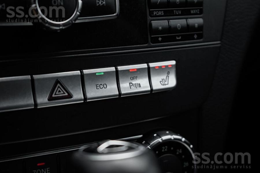 Black Mercedes-Benz C 250 2011 in Riga, with an engine capacity of 2.20 L and mileage of 233 thousand km for 9350 €, photo 21 on AUTOMOTO.COM.LV