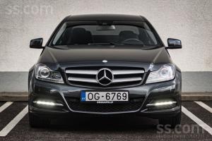 Black Mercedes-Benz C 250 2011 in Riga, with an engine capacity of 2.20 L and mileage of 238 thousand km for 9950 €, photo 3 on AUTOMOTO.COM.LV