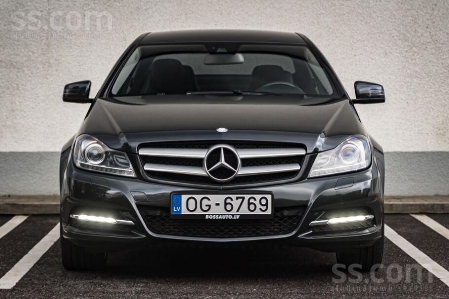 Black Mercedes-Benz C 250 2011 in Riga, with an engine capacity of 2.20 L and mileage of 238 thousand km for 9950 €, photo 3 on AUTOMOTO.COM.LV