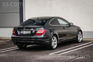 Black Mercedes-Benz C 250 2011 in Riga, with an engine capacity of 2.20 L and mileage of 238 thousand km for 9950 €, photo 5 on AUTOMOTO.COM.LV