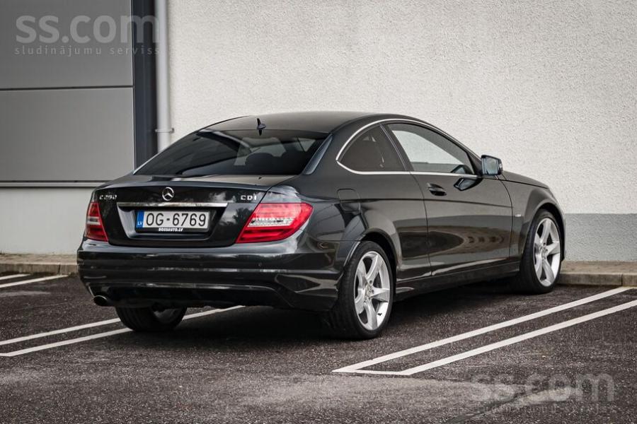 Black Mercedes-Benz C 250 2011 in Riga, with an engine capacity of 2.20 L and mileage of 238 thousand km for 9950 €, photo 5 on AUTOMOTO.COM.LV