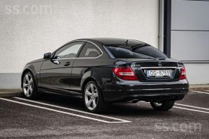 Black Mercedes-Benz C 250 2011 in Riga, with an engine capacity of 2.20 L and mileage of 238 thousand km for 9950 €, photo 7 on AUTOMOTO.COM.LV