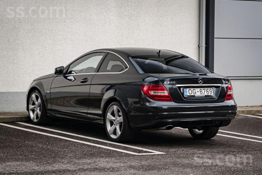 Black Mercedes-Benz C 250 2011 in Riga, with an engine capacity of 2.20 L and mileage of 238 thousand km for 9950 €, photo 7 on AUTOMOTO.COM.LV