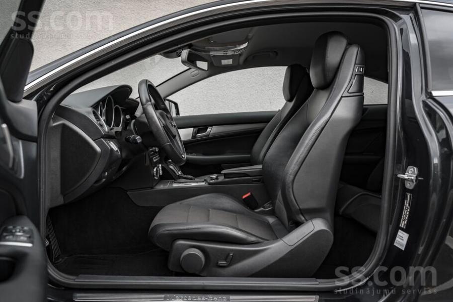 Black Mercedes-Benz C 250 2011 in Riga, with an engine capacity of 2.20 L and mileage of 238 thousand km for 9950 €, photo 12 on AUTOMOTO.COM.LV