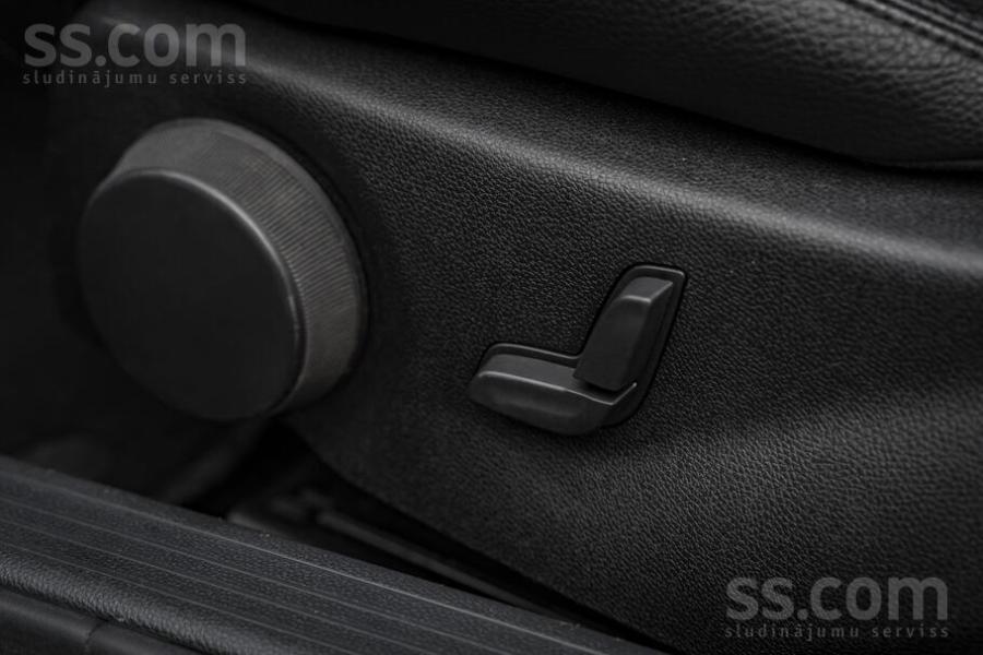 Black Mercedes-Benz C 250 2011 in Riga, with an engine capacity of 2.20 L and mileage of 238 thousand km for 9950 €, photo 13 on AUTOMOTO.COM.LV