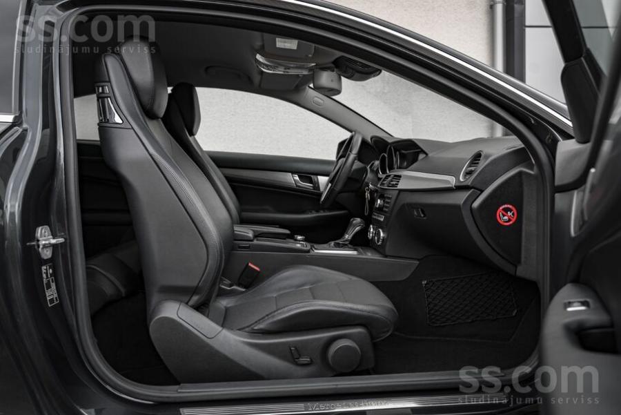 Black Mercedes-Benz C 250 2011 in Riga, with an engine capacity of 2.20 L and mileage of 238 thousand km for 9950 €, photo 14 on AUTOMOTO.COM.LV