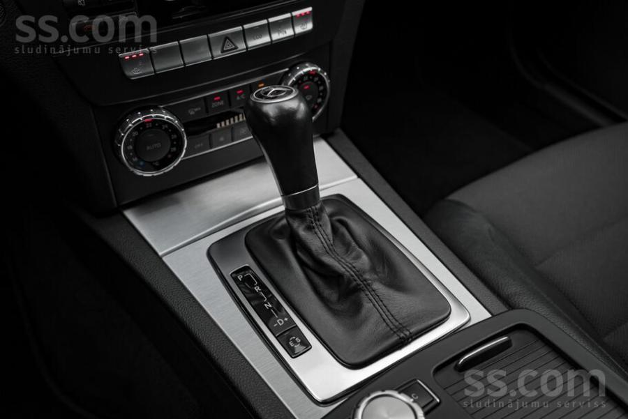Black Mercedes-Benz C 250 2011 in Riga, with an engine capacity of 2.20 L and mileage of 238 thousand km for 9950 €, photo 23 on AUTOMOTO.COM.LV