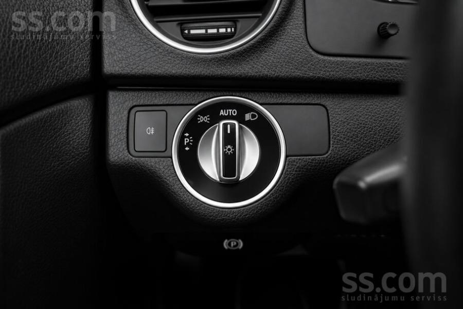 Black Mercedes-Benz C 250 2011 in Riga, with an engine capacity of 2.20 L and mileage of 238 thousand km for 9950 €, photo 31 on AUTOMOTO.COM.LV