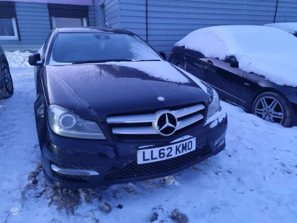 Melns Mercedes-Benz C 250 2012 Tauragė, ar dzinēja tilpumu 2.14 L un nobraukumu 190 tūkst. km par 3150 €, foto 1 vietnē AUTOMOTO.COM.LV