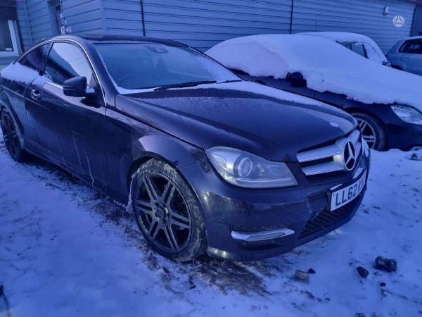 Melns Mercedes-Benz C 250 2012 Tauragė, ar dzinēja tilpumu 2.14 L un nobraukumu 190 tūkst. km par 3150 €, foto 2 vietnē AUTOMOTO.COM.LV