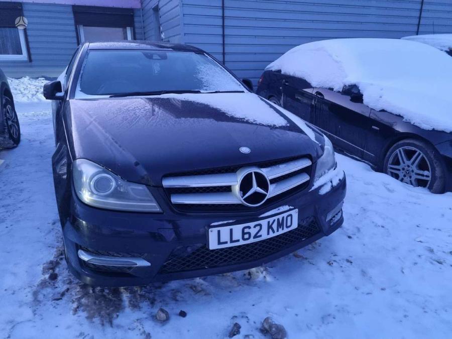 Melns Mercedes-Benz C 250 2012 Tauragė, ar dzinēja tilpumu 2.20 L un nobraukumu 160 tūkst. km par 2950 €, foto 1 vietnē AUTOMOTO.COM.LV
