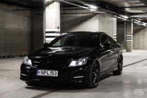 Melns Mercedes-Benz C 250 2012 Panevēža, ar dzinēja tilpumu 2.10 L un nobraukumu 265 tūkst. km par 8700 €, foto  vietnē AUTOMOTO.COM.LV