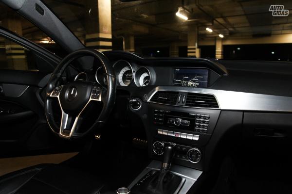 Melns Mercedes-Benz C 250 2012 Panevēža, ar dzinēja tilpumu 2.10 L un nobraukumu 265 tūkst. km par 8700 €, foto 10 vietnē AUTOMOTO.COM.LV