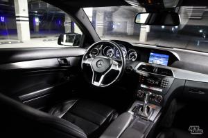 Melns Mercedes-Benz C 250 2012 Panevēža, ar dzinēja tilpumu 2.10 L un nobraukumu 265 tūkst. km par 8700 €, foto 12 vietnē AUTOMOTO.COM.LV