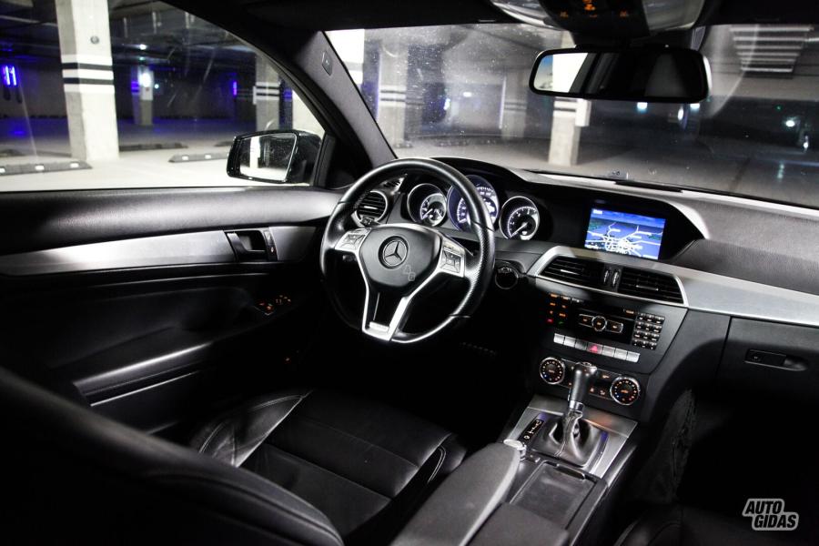 Melns Mercedes-Benz C 250 2012 Panevēža, ar dzinēja tilpumu 2.10 L un nobraukumu 265 tūkst. km par 8700 €, foto 12 vietnē AUTOMOTO.COM.LV