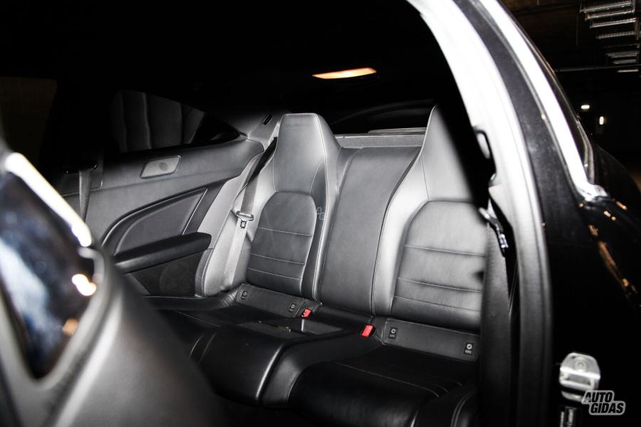 Melns Mercedes-Benz C 250 2012 Panevēža, ar dzinēja tilpumu 2.10 L un nobraukumu 265 tūkst. km par 8700 €, foto 14 vietnē AUTOMOTO.COM.LV