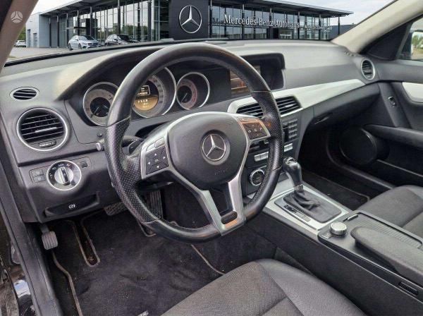Melns Mercedes-Benz C 250 2013 Kauņa, ar dzinēja tilpumu 2.14 L un nobraukumu 248 tūkst. km par 7399 €, foto 4 vietnē AUTOMOTO.COM.LV