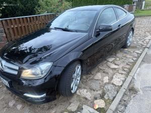 Black Mercedes-Benz C 250 2014 in Vilnius, with an engine capacity of 2.10 L and mileage of 353 thousand km for 6150 €, photo 4 on AUTOMOTO.COM.LV