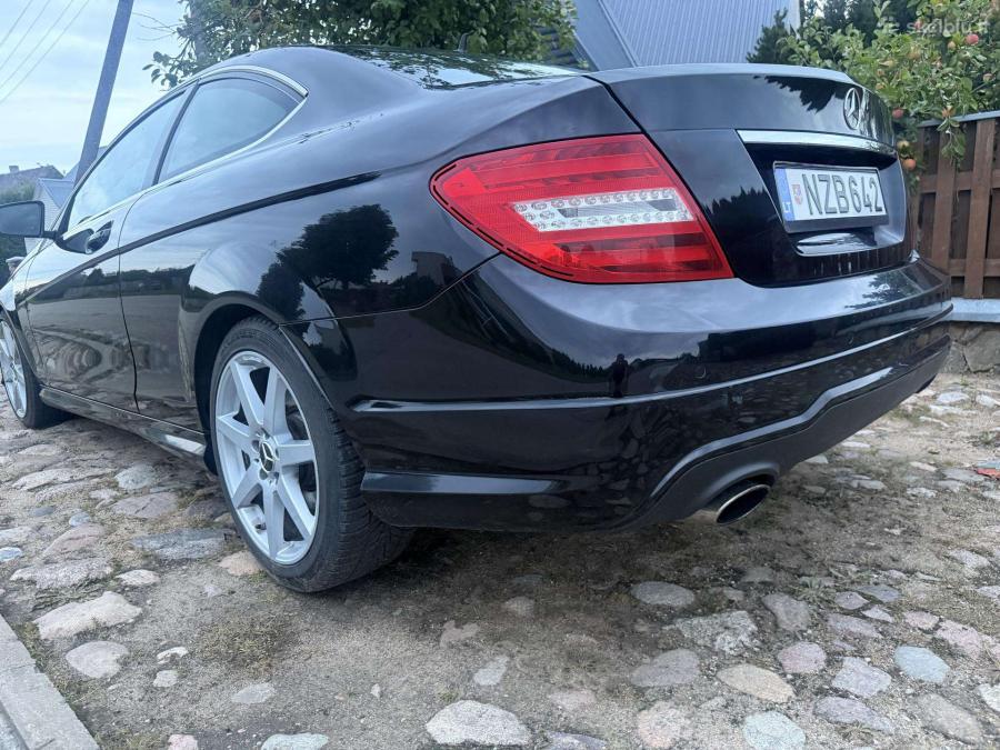Black Mercedes-Benz C 250 2014 in Vilnius, with an engine capacity of 2.10 L and mileage of 353 thousand km for 6150 €, photo 7 on AUTOMOTO.COM.LV