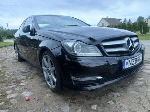 Black Mercedes-Benz C 250 2014 in Vilnius, with an engine capacity of 2.10 L and mileage of 353 thousand km for 6150 €, photo 12 on AUTOMOTO.COM.LV