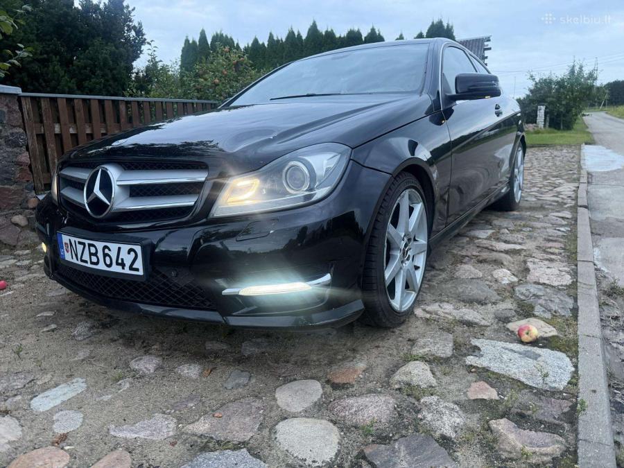 Black Mercedes-Benz C 250 2014 in Vilnius, with an engine capacity of 2.10 L and mileage of 353 thousand km for 6150 €, photo 13 on AUTOMOTO.COM.LV