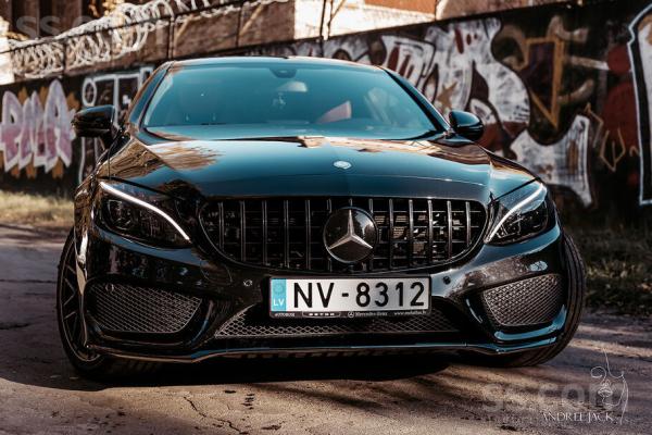Mercedes-Benz C 250 2016 in Cesis on AUTOMOTO.COM.LV Black Mercedes-Benz C 250 2016 in Cesis, with an engine capacity of 2.20 L and mileage of 170 thousand km for 25250 €, photo 4 on AUTOMOTO.COM.LV