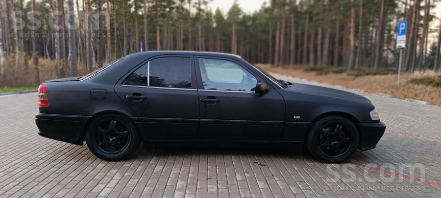 Melns Mercedes-Benz C 250 1996 Talsi, ar dzinēja tilpumu 2.50 L un nobraukumu 404 tūkst. km par 2000 €, foto 1 vietnē AUTOMOTO.COM.LV