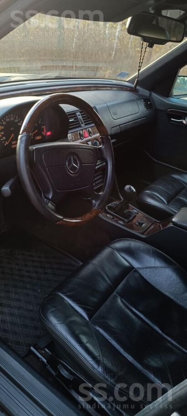 Melns Mercedes-Benz C 250 1996 Talsi, ar dzinēja tilpumu 2.50 L un nobraukumu 404 tūkst. km par 2000 €, foto 4 vietnē AUTOMOTO.COM.LV