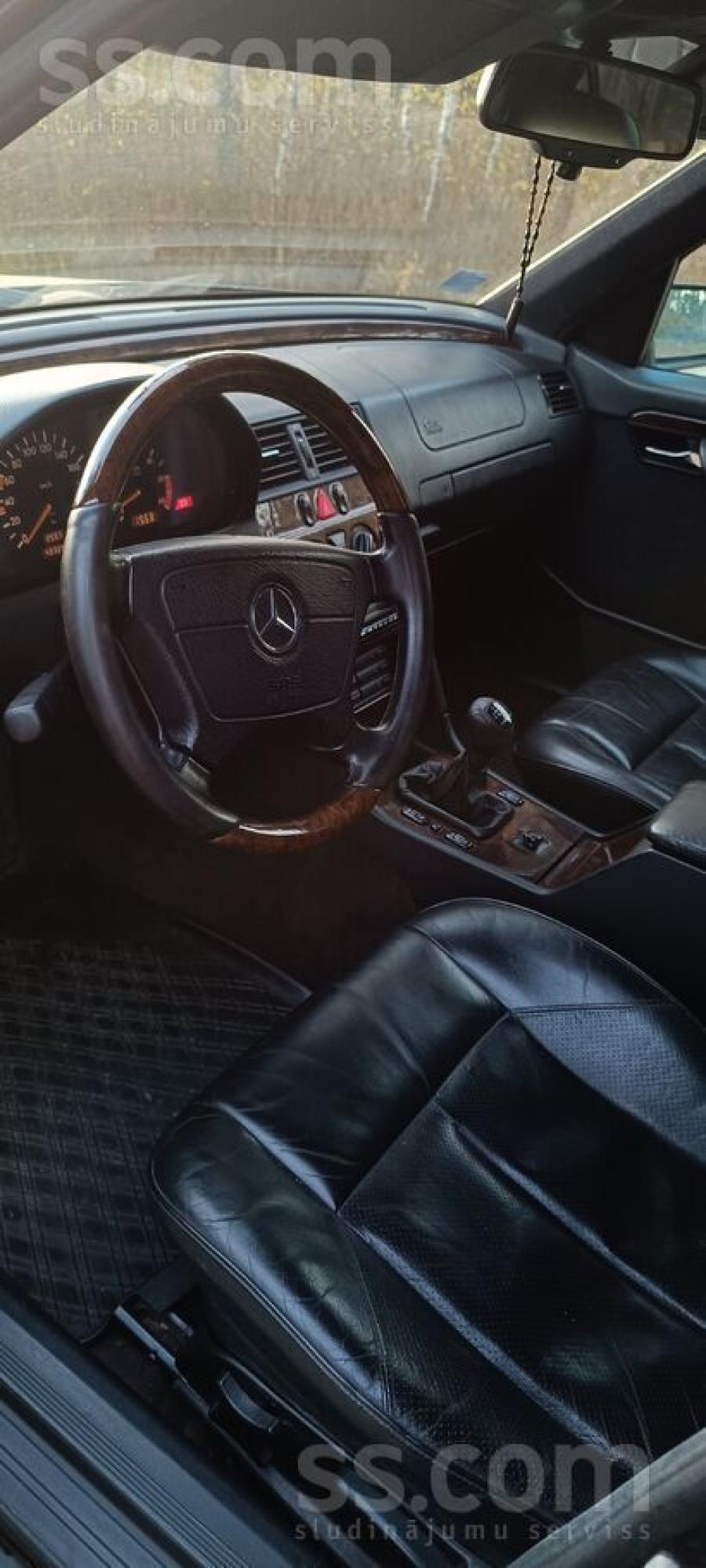 Melns Mercedes-Benz C 250 1996 Talsi, ar dzinēja tilpumu 2.50 L un nobraukumu 404 tūkst. km par 2000 €, foto 5 vietnē AUTOMOTO.COM.LV
