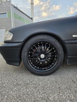 Black Mercedes-Benz C 250 1996 in Cesis, with an engine capacity of 2.50 L and mileage of 412 thousand km for 2700 €, photo 5 on AUTOMOTO.COM.LV