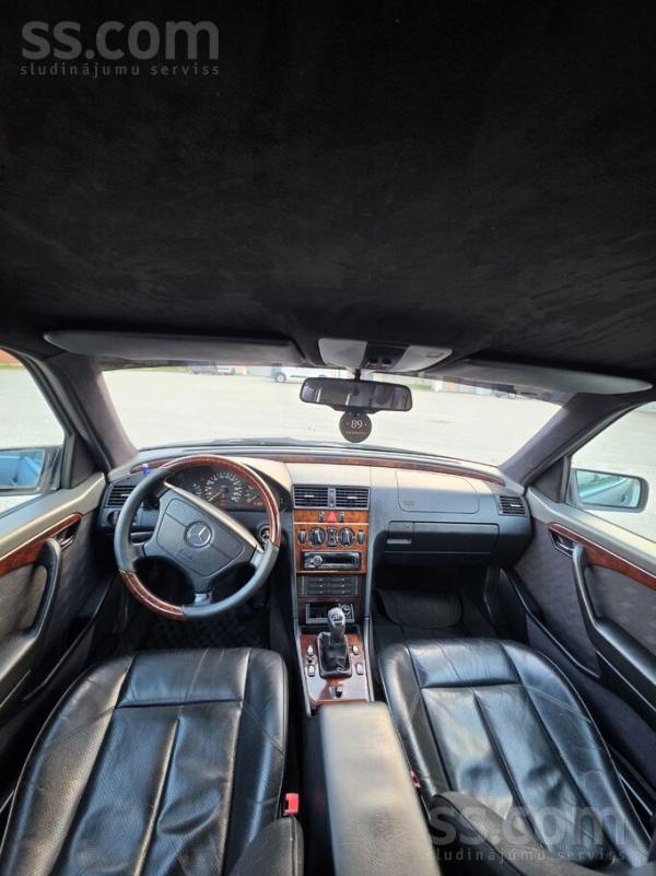 Black Mercedes-Benz C 250 1996 in Cesis, with an engine capacity of 2.50 L and mileage of 412 thousand km for 2700 €, photo 5 on AUTOMOTO.COM.LV