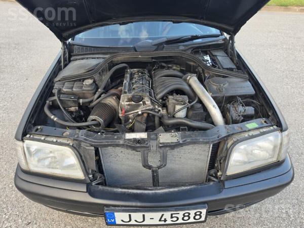 Black Mercedes-Benz C 250 1996 in Cesis, with an engine capacity of 2.50 L and mileage of 412 thousand km for 2700 €, photo 6 on AUTOMOTO.COM.LV