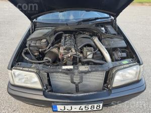 Black Mercedes-Benz C 250 1996 in Cesis, with an engine capacity of 2.50 L and mileage of 412 thousand km for 2700 €, photo 7 on AUTOMOTO.COM.LV