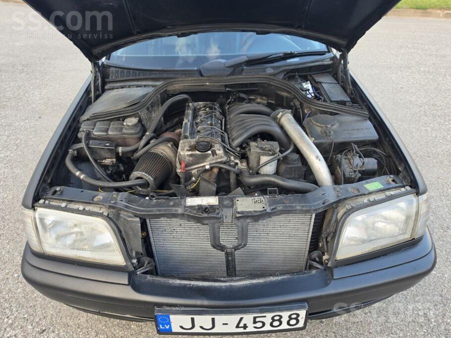 Black Mercedes-Benz C 250 1996 in Cesis, with an engine capacity of 2.50 L and mileage of 412 thousand km for 2700 €, photo 7 on AUTOMOTO.COM.LV