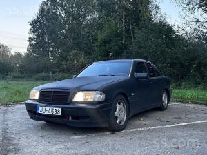 Черный Мерседес Ц 250 1996 в Рига, объемом двигателя 2.50 л и пробегом 400 тыс. км за 2000 €, фото 3 на AUTOMOTO.COM.LV