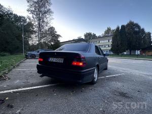 Черный Мерседес Ц 250 1996 в Рига, объемом двигателя 2.50 л и пробегом 400 тыс. км за 2000 €, фото 5 на AUTOMOTO.COM.LV