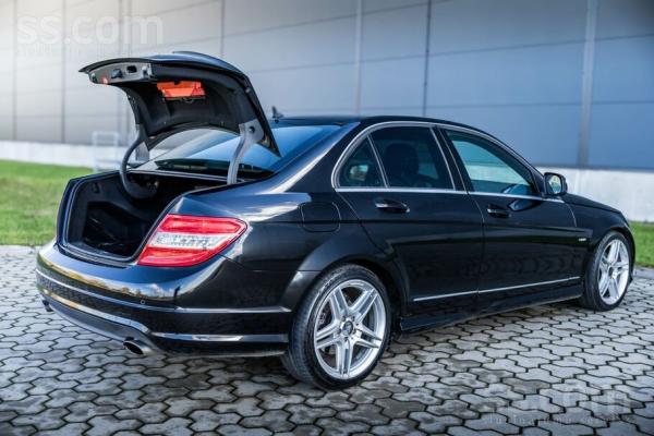 Black Mercedes-Benz C 250 2007 in Riga, with an engine capacity of 2.50 L and mileage of 218 thousand km for 5490 €, photo 11 on AUTOMOTO.COM.LV