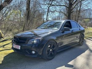 Black Mercedes-Benz C 250 2009 in Klaipeda, with an engine capacity of 2.20 L and mileage of 378 thousand km for 3850 €, photo 13 on AUTOMOTO.COM.LV