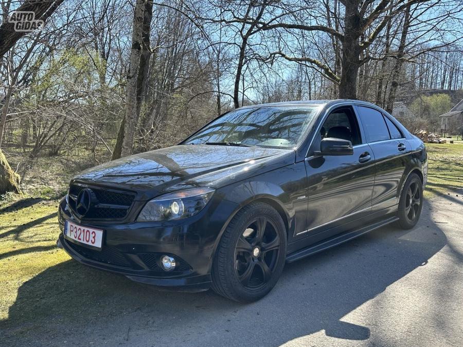 Black Mercedes-Benz C 250 2009 in Klaipeda, with an engine capacity of 2.20 L and mileage of 378 thousand km for 3850 €, photo 13 on AUTOMOTO.COM.LV