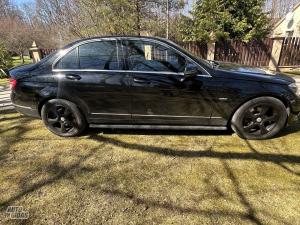 Black Mercedes-Benz C 250 2009 in Klaipeda, with an engine capacity of 2.20 L and mileage of 378 thousand km for 3850 €, photo 15 on AUTOMOTO.COM.LV