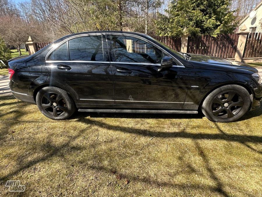 Black Mercedes-Benz C 250 2009 in Klaipeda, with an engine capacity of 2.20 L and mileage of 378 thousand km for 3850 €, photo 15 on AUTOMOTO.COM.LV