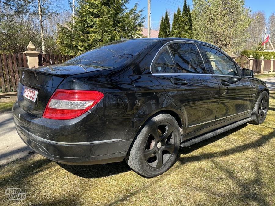 Black Mercedes-Benz C 250 2009 in Klaipeda, with an engine capacity of 2.20 L and mileage of 378 thousand km for 3850 €, photo 16 on AUTOMOTO.COM.LV
