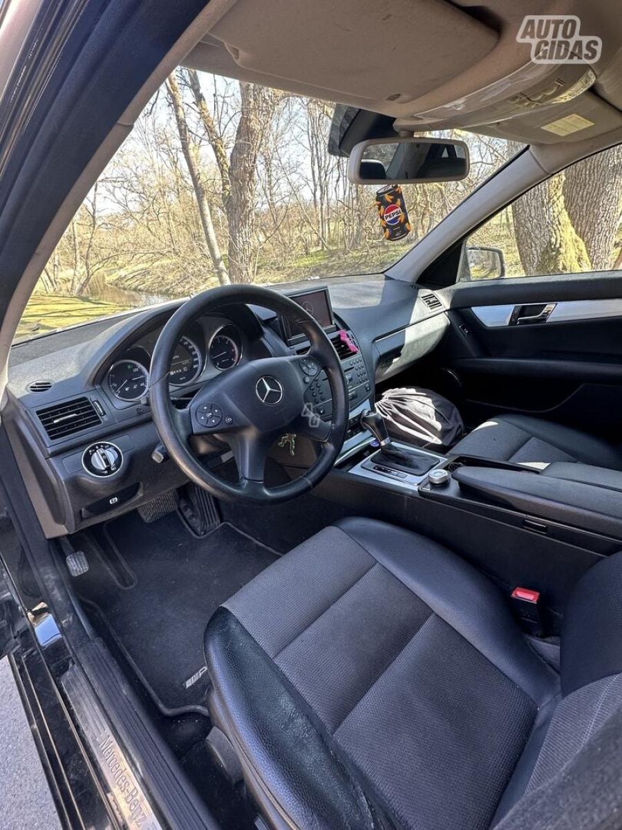 Black Mercedes-Benz C 250 2009 in Klaipeda, with an engine capacity of 2.20 L and mileage of 378 thousand km for 3850 €, photo 26 on AUTOMOTO.COM.LV