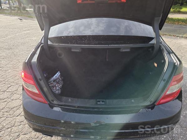 Black Mercedes-Benz C 250 2010 in Liepaja, with an engine capacity of 2.20 L and mileage of 304 thousand km for 7100 €, photo 9 on AUTOMOTO.COM.LV